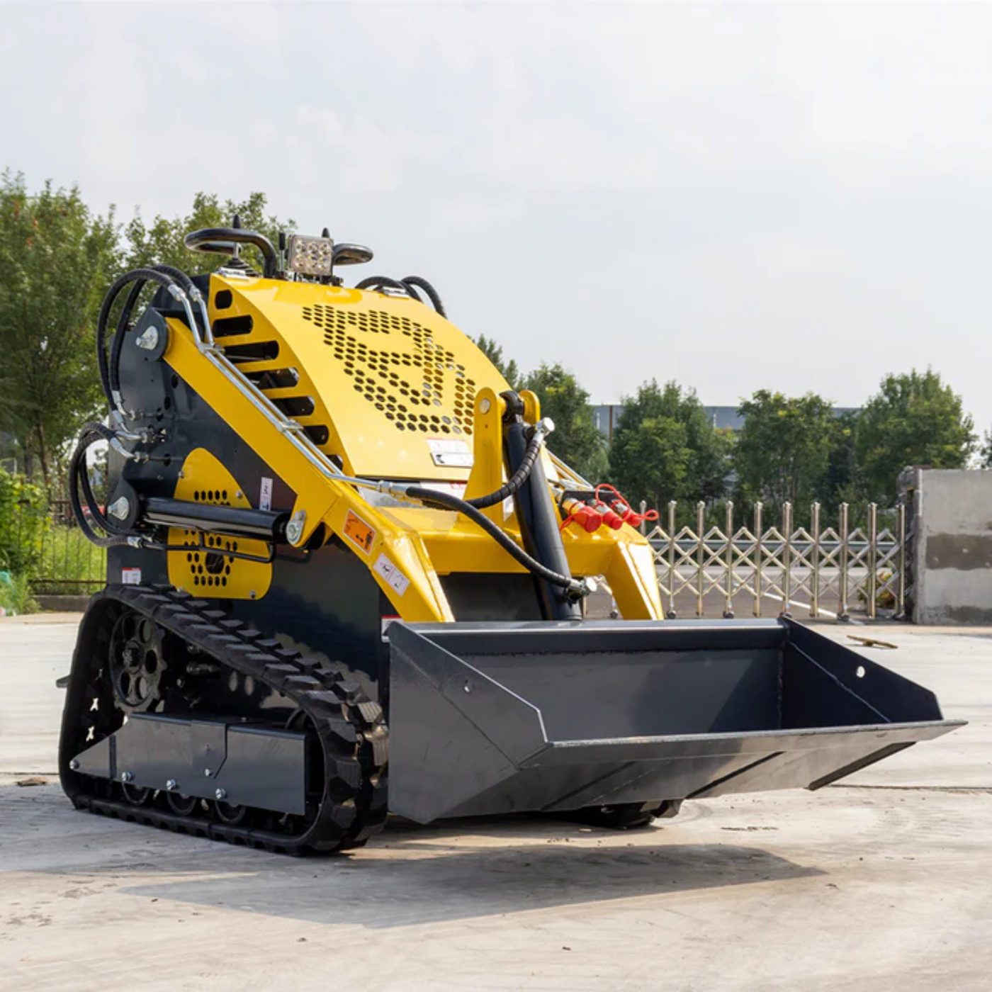 MS360T 13.5 HP, 800 Kg Mini Stand On Skid Steer Track Loader | MMS ...