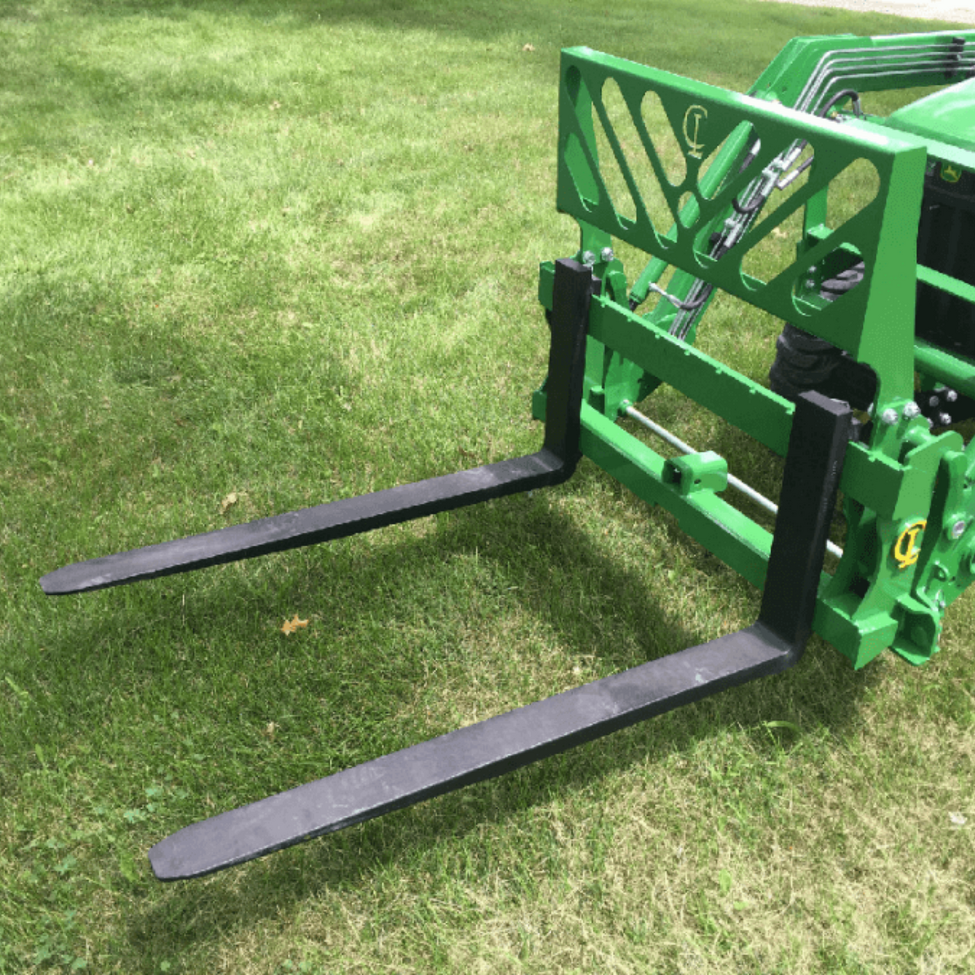 EZ-PALLET FORKS For Skid Steer and Tractor Loaders. Patented Single Pi ...