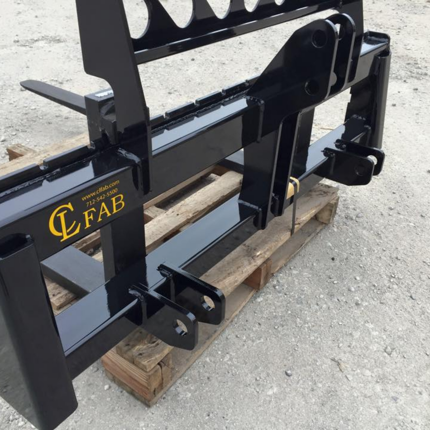 EZ-PALLET FORKS For Skid Steer and Tractor Loaders. Patented Single Pi ...